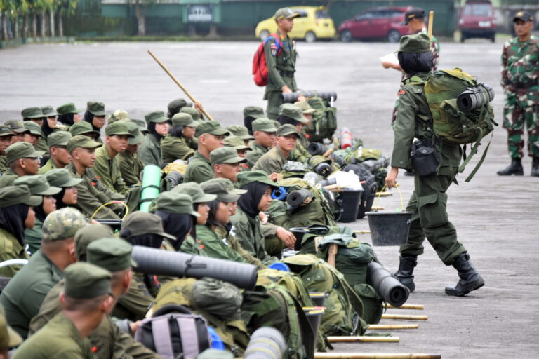 Pendidikan Dasar Resimen Mahasiswa Mahakarta di Rindam IV/Diponegoro ...